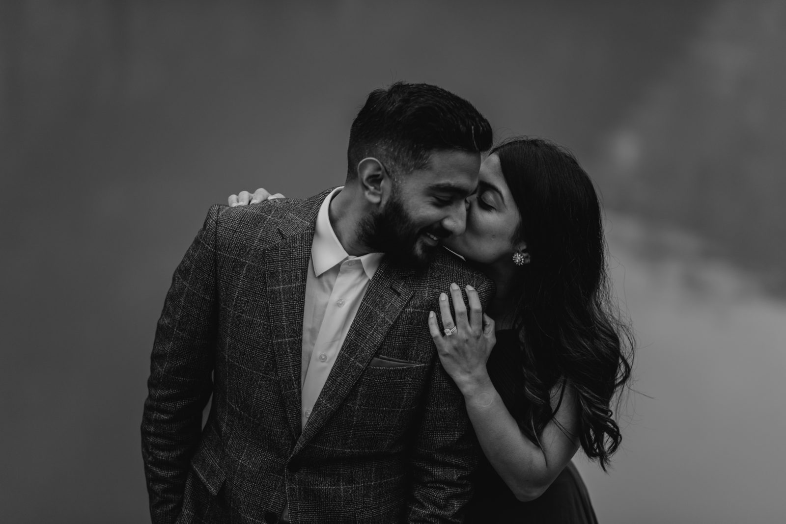 Couple's Session at Moraine Lake - lenajenisephotography.com